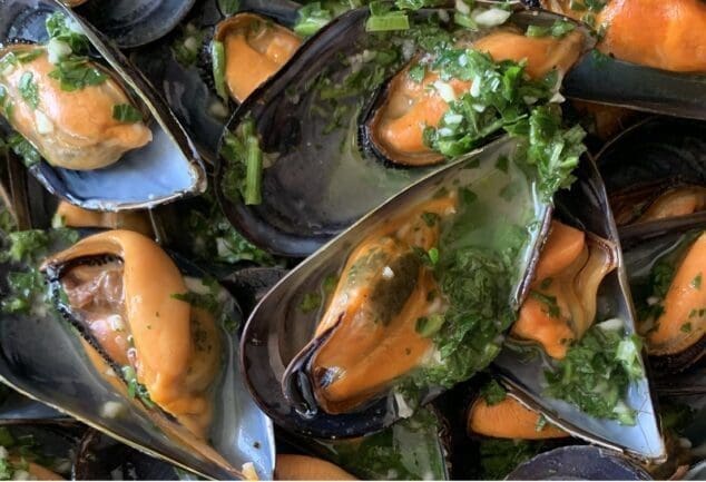 Steamed Mussels in a White Wine Sauce Recipe - The Recipe Website